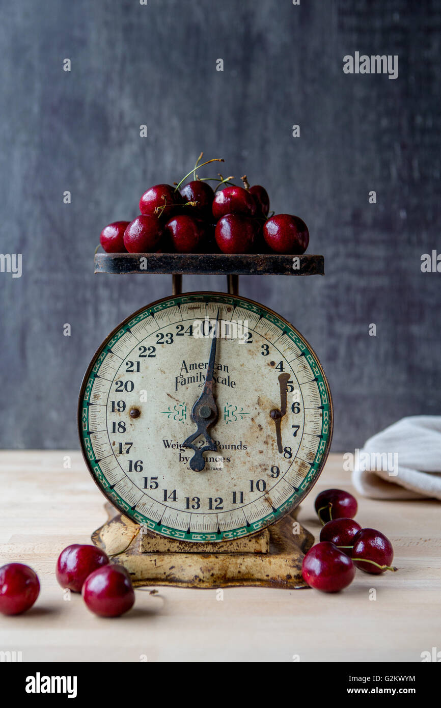 Antique scale hi-res stock photography and images - Alamy