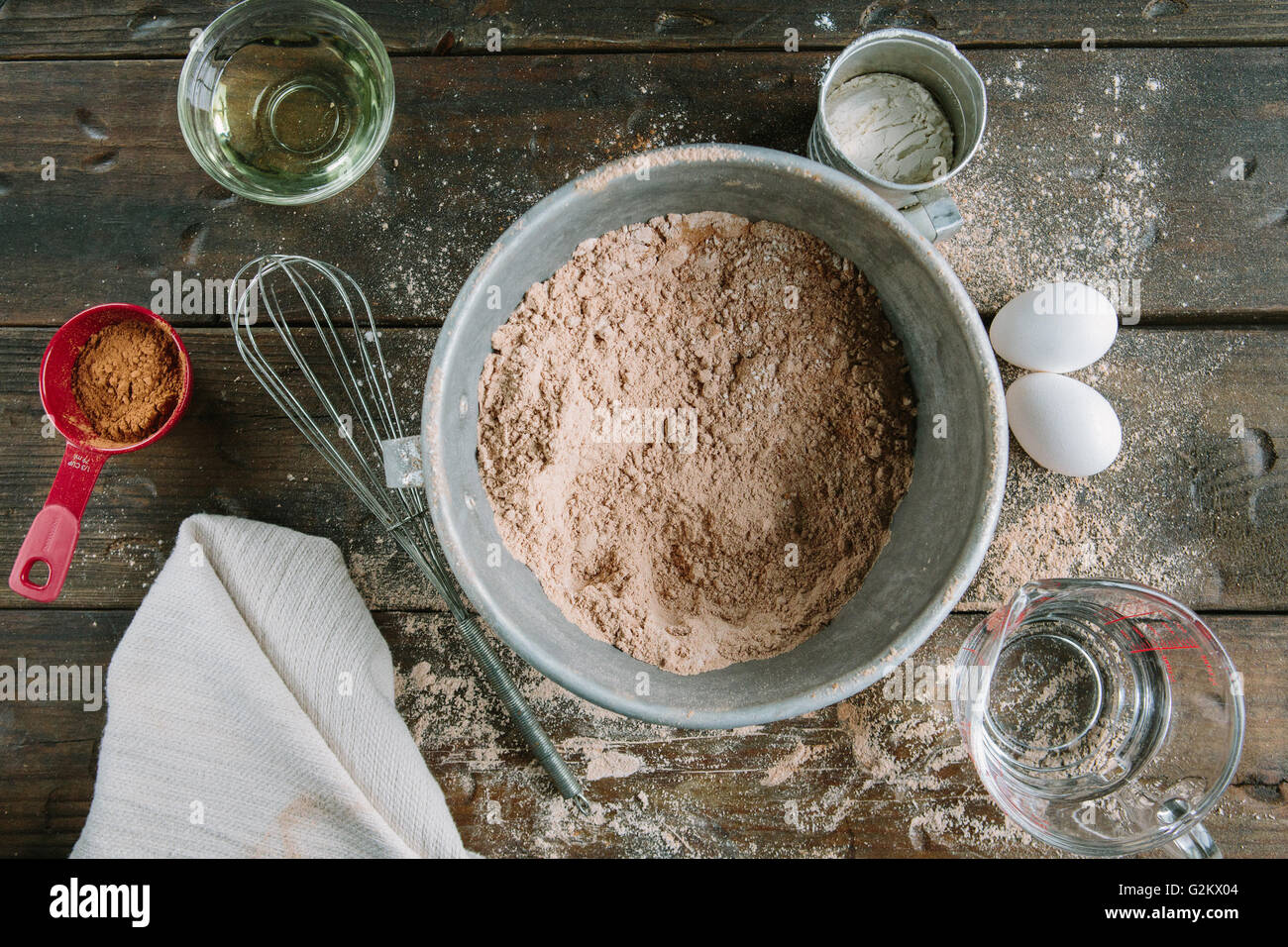 Cake mix bowl hi-res stock photography and images - Alamy
