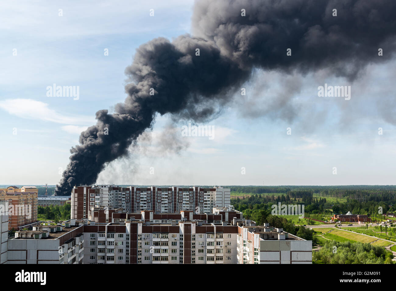 Black smoke from major fire hi-res stock photography and images - Alamy