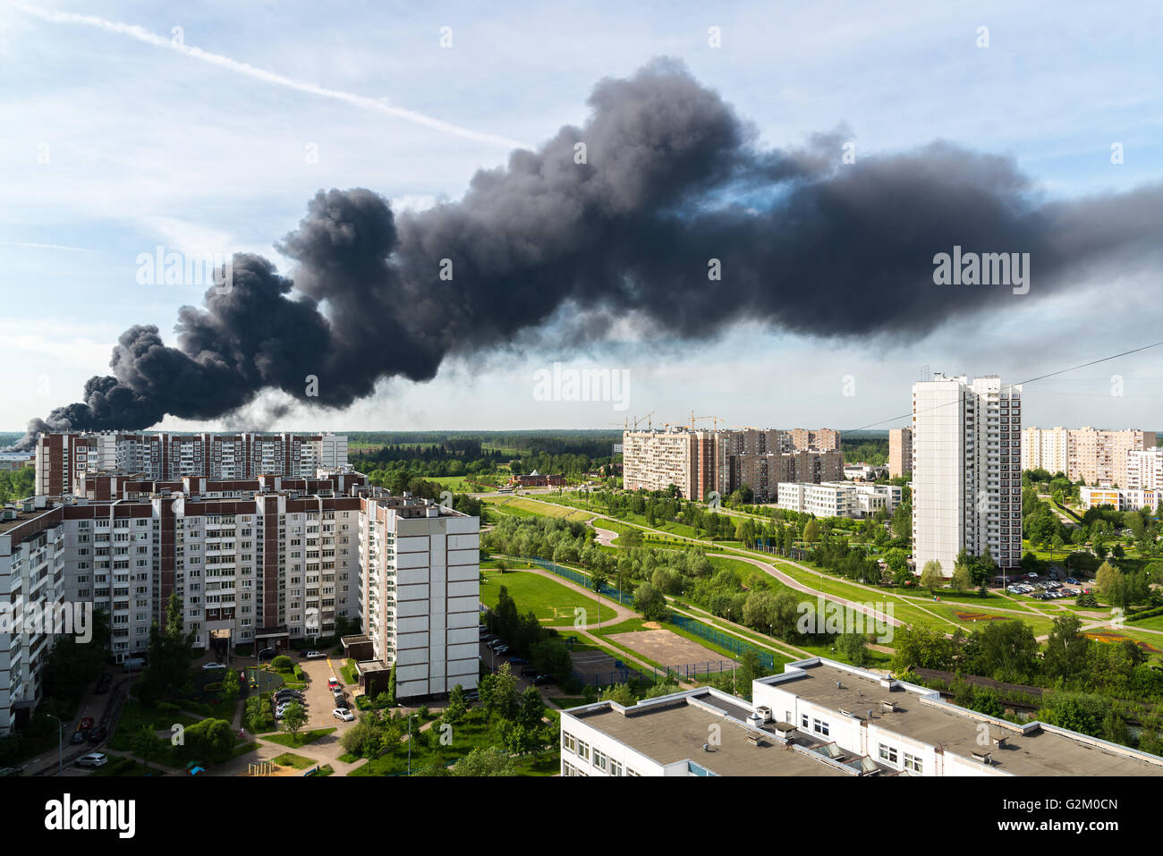 Black smoke from major fire hi-res stock photography and images - Alamy