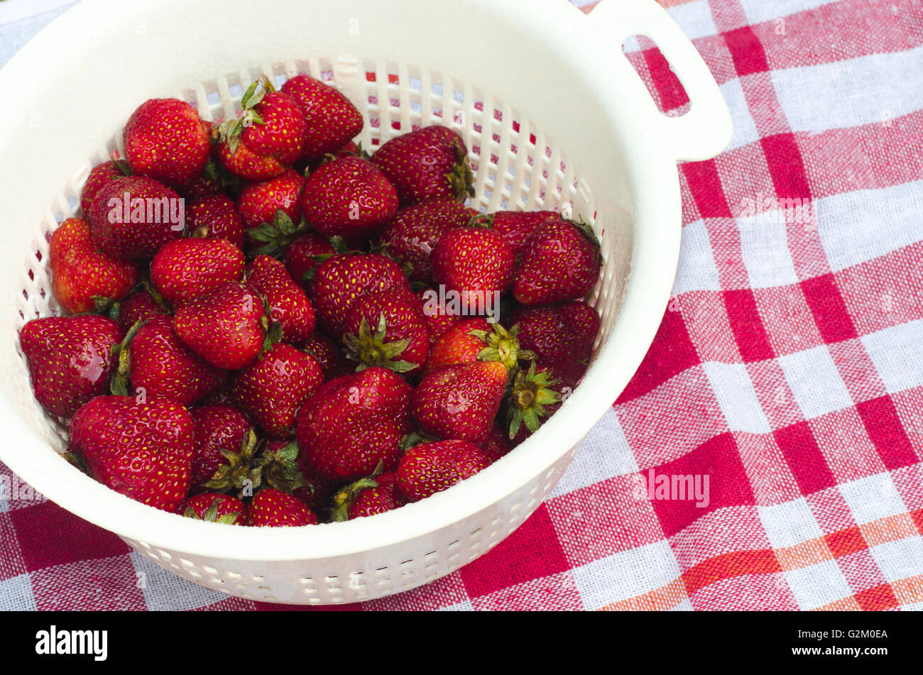 fresh wet strawberries in colander Stock Photo - Alamy