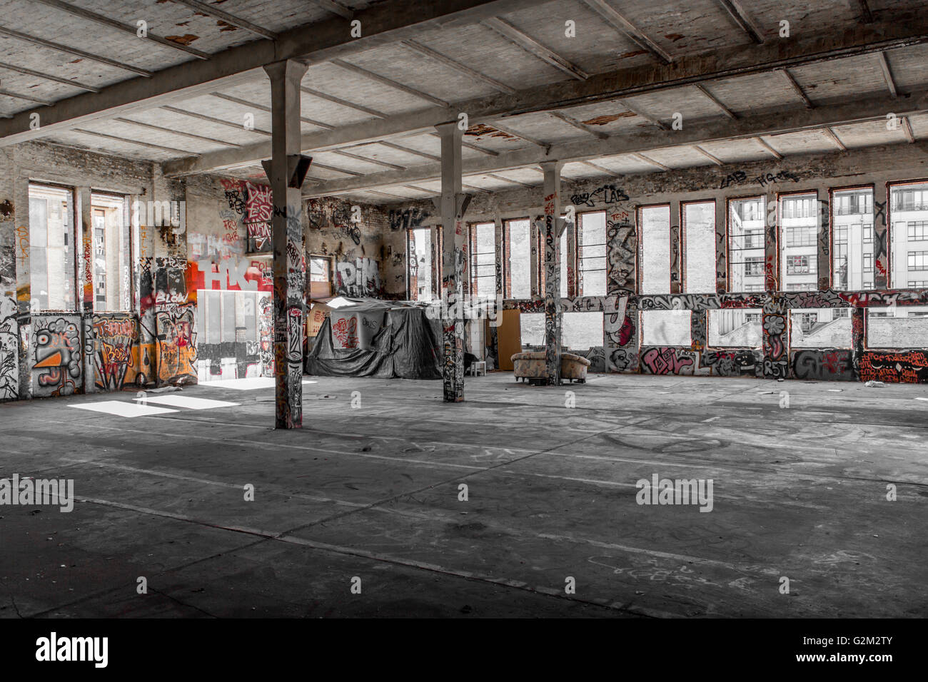 Abandoned warehouse hi-res stock photography and images - Alamy