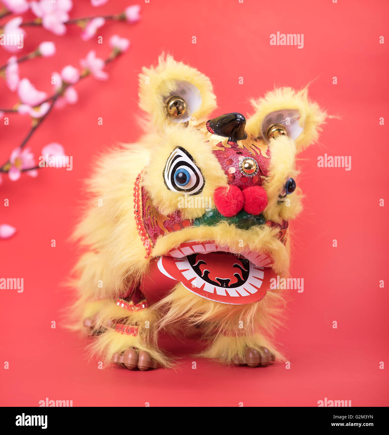 traditional dancing lion Stock Photo - Alamy