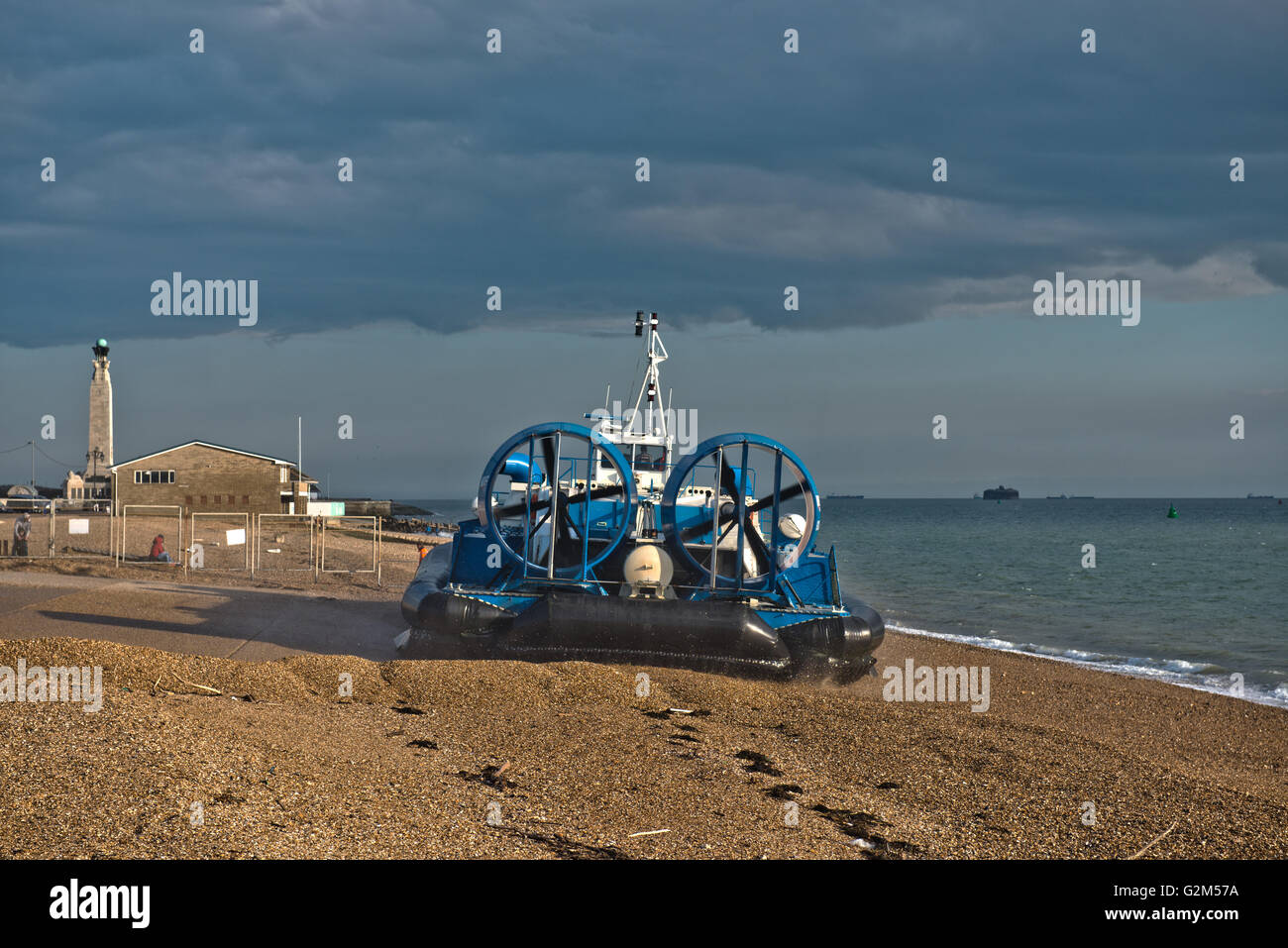 Hovercraft, AP1-88 – Island Express owned Hovertravel traveling to Ryde ...
