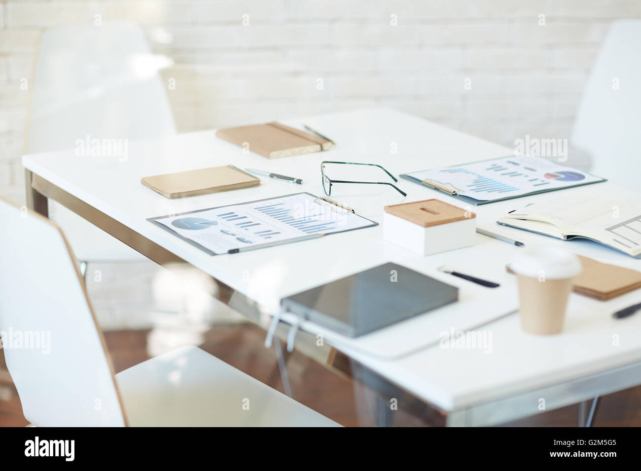 Business workplace paper chart hi-res stock photography and images - Alamy