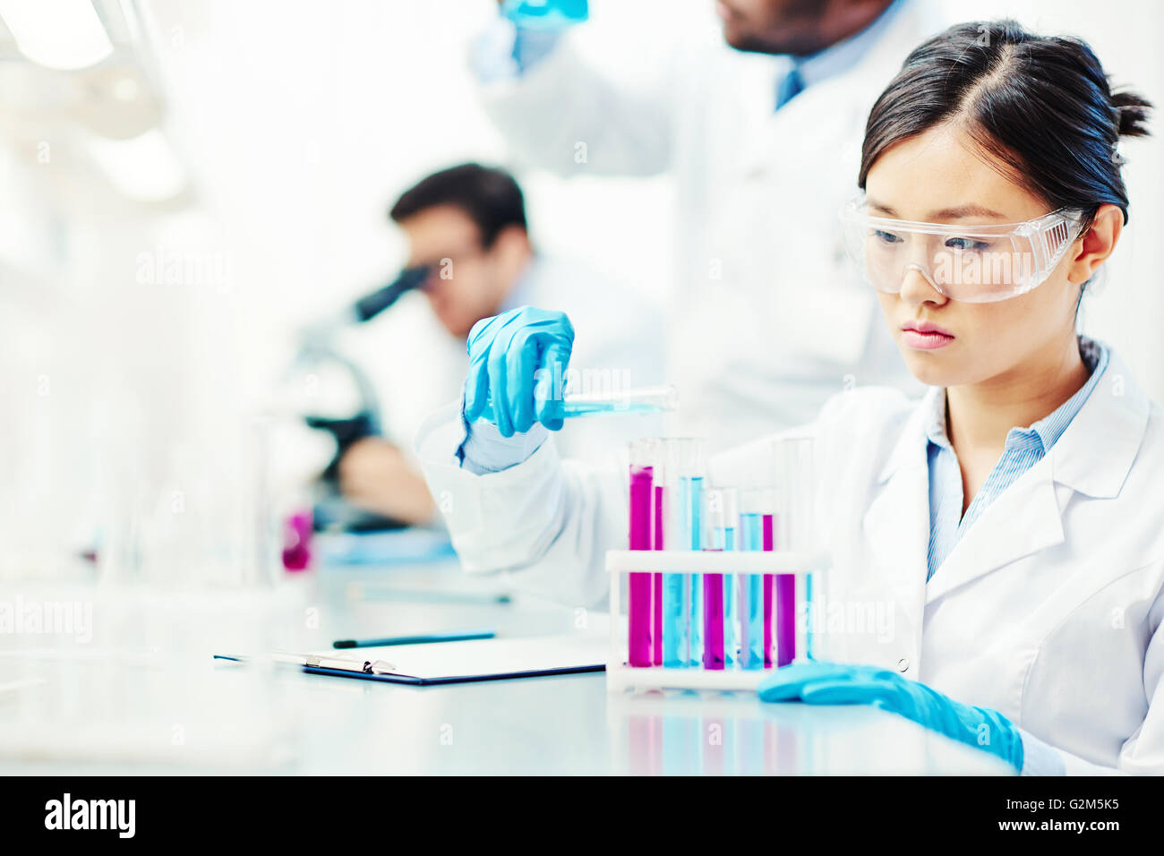 Lab man woman hi-res stock photography and images - Alamy