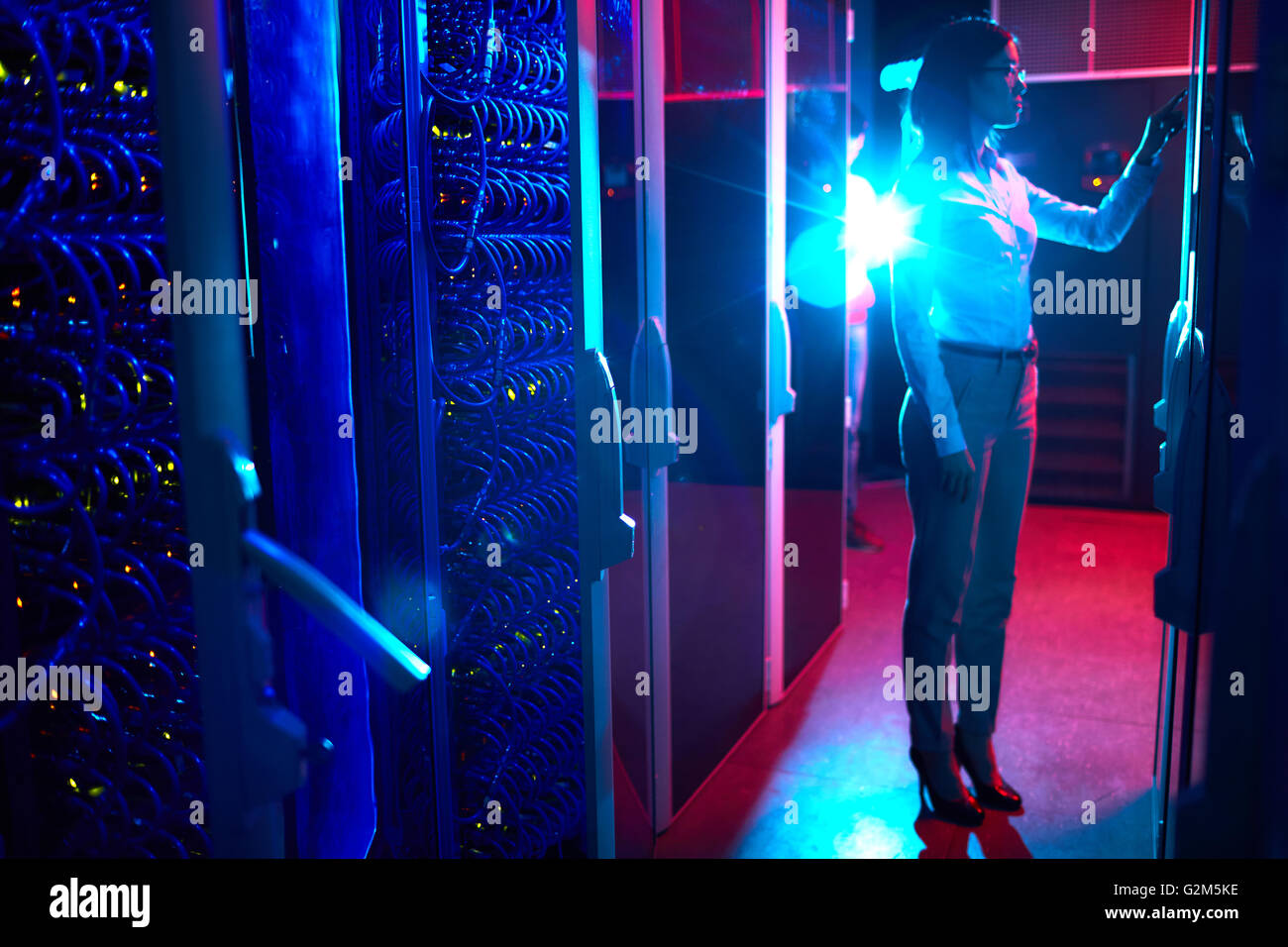 Woman data center hi-res stock photography and images - Alamy