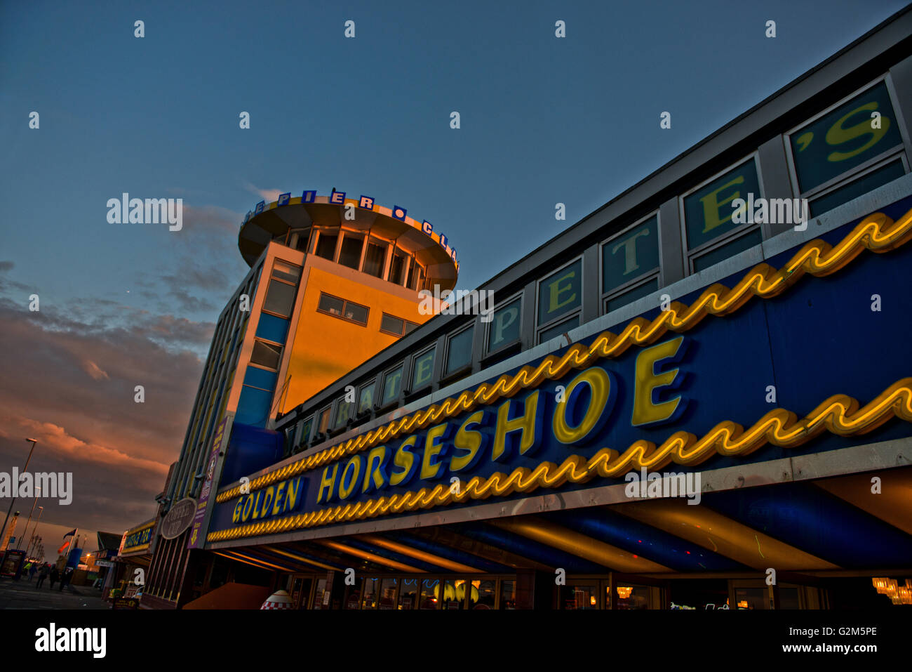 Funfair 1950s hi-res stock photography and images - Alamy