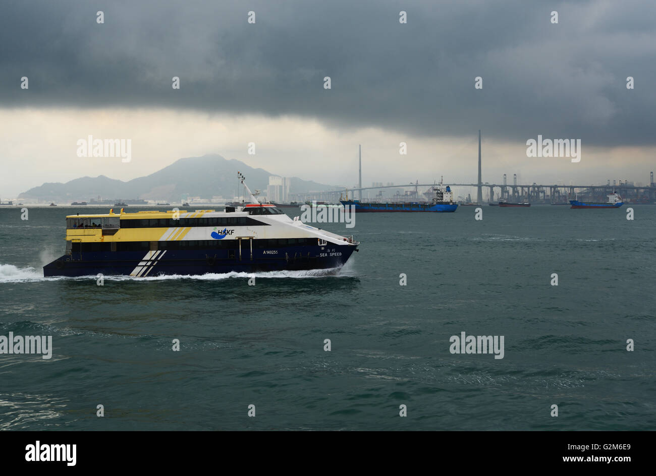 China, Hong Kong Harbour, High Speed Ferry and shipping Stock Photo - Alamy