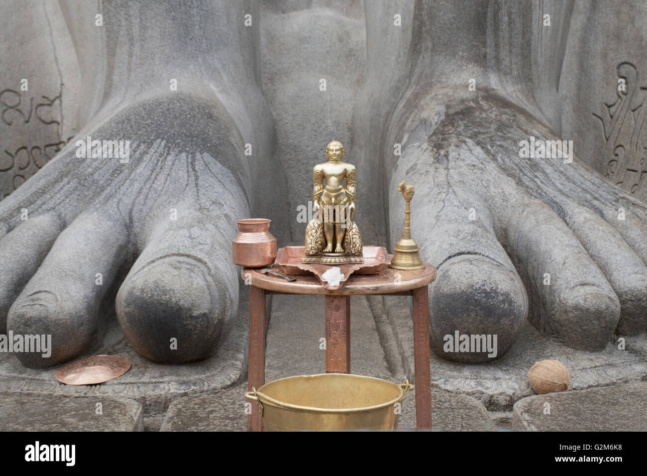 A golden replica of the monolithic statue of Bahubali, Gomateshwara ...