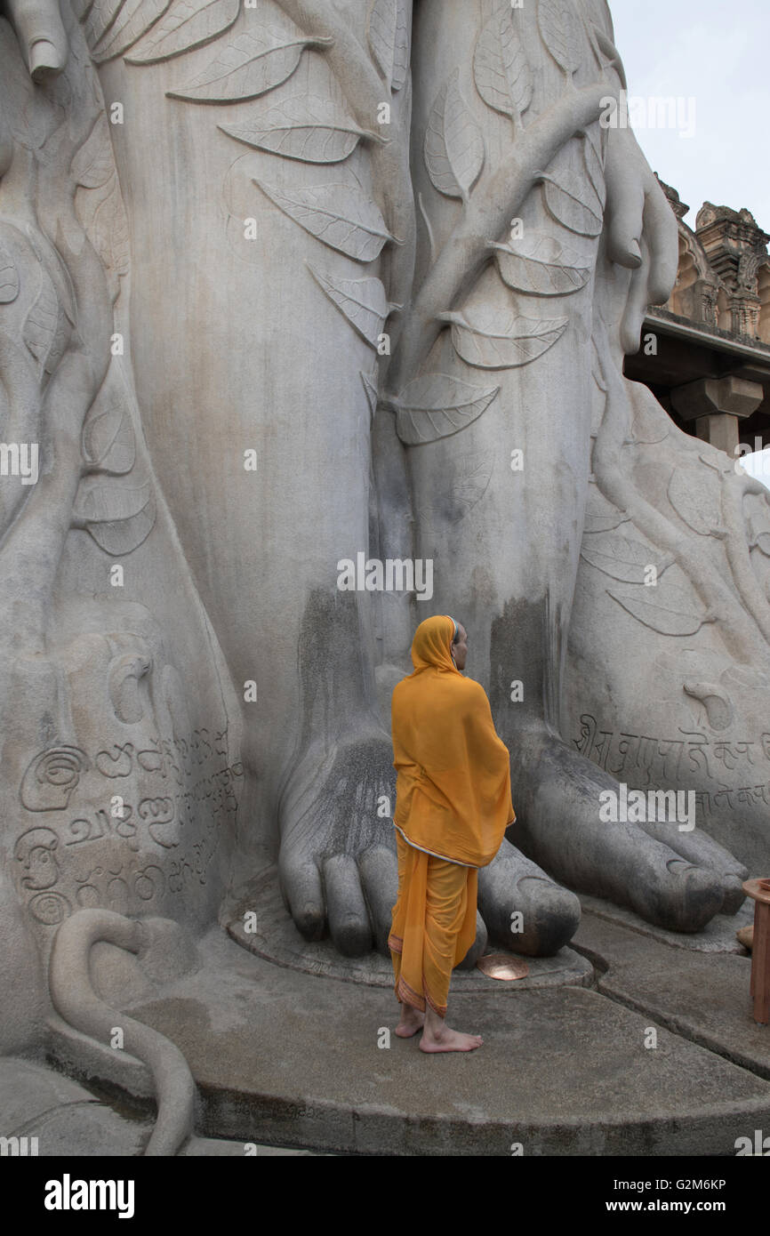 Jain priests performing religious rituals to Bahubali, also known as ...