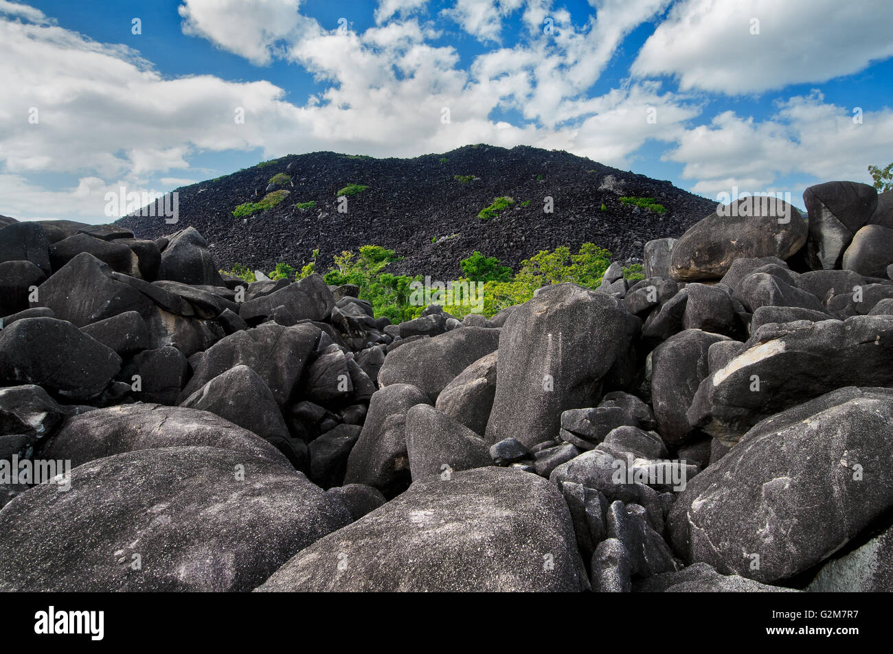 Giant black boulder in Black Mountain (Kalkajaka) National Park Stock ...