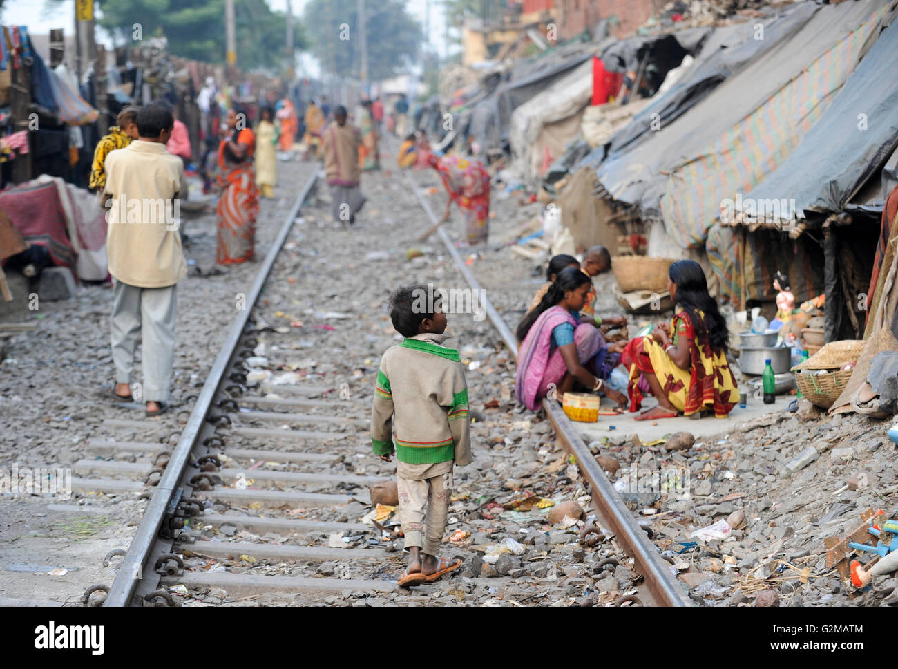 INDIA Westbengal, Kolkata, homeless people in tents at railway line ...