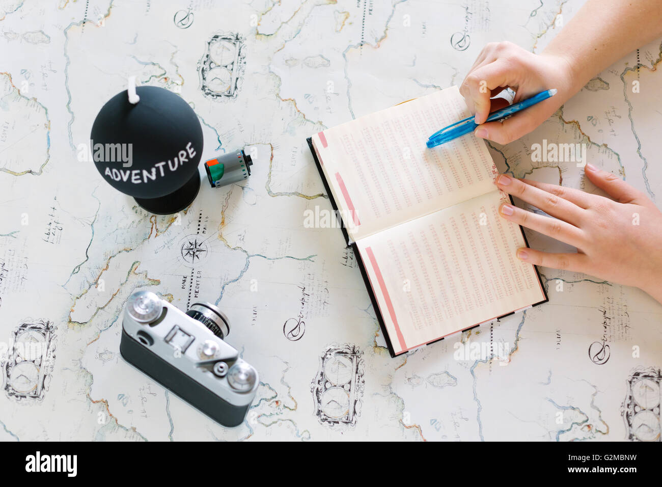 Woman typing on a computer and writing a note Stock Photo - Alamy