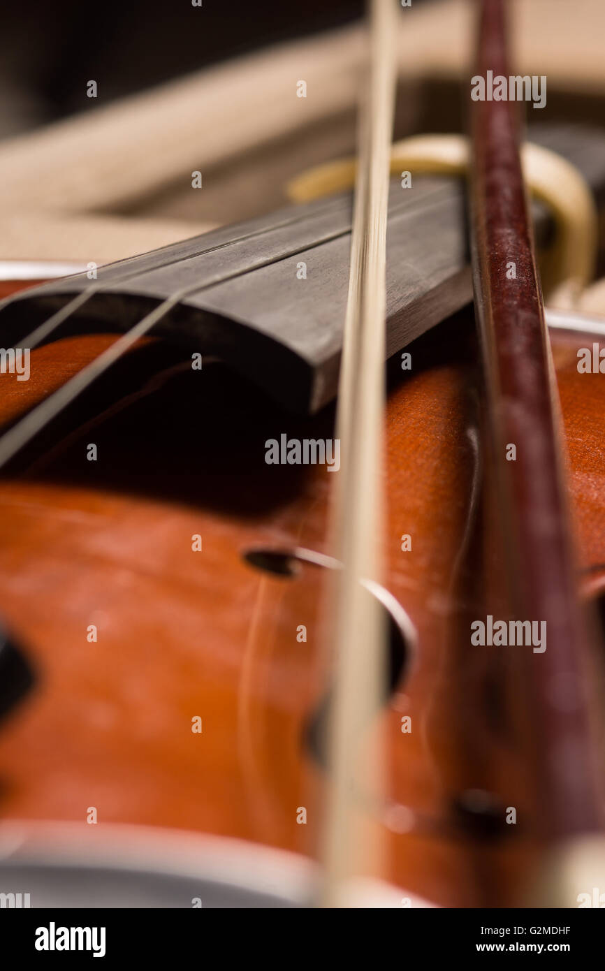 Old broken violin detailed shot Stock Photo - Alamy