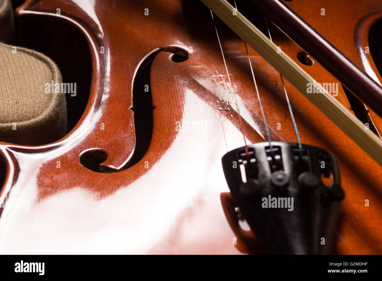 Broken violin bow hi-res stock photography and images - Alamy