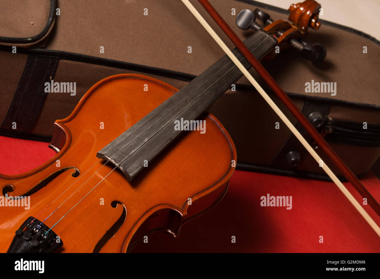 Broken violin hi-res stock photography and images - Alamy
