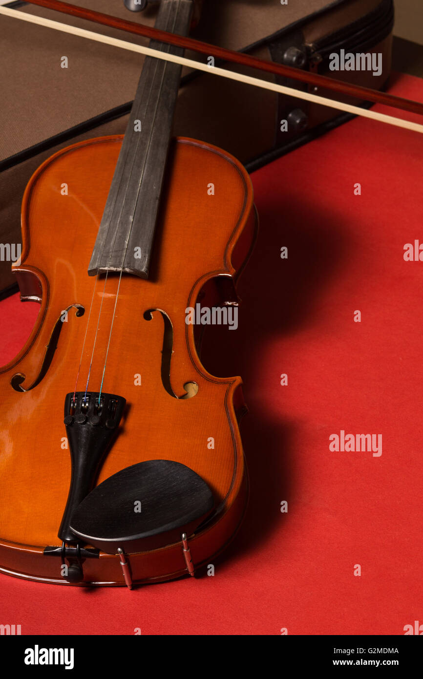 Broken Violin High Resolution Stock Photography and Images - Alamy