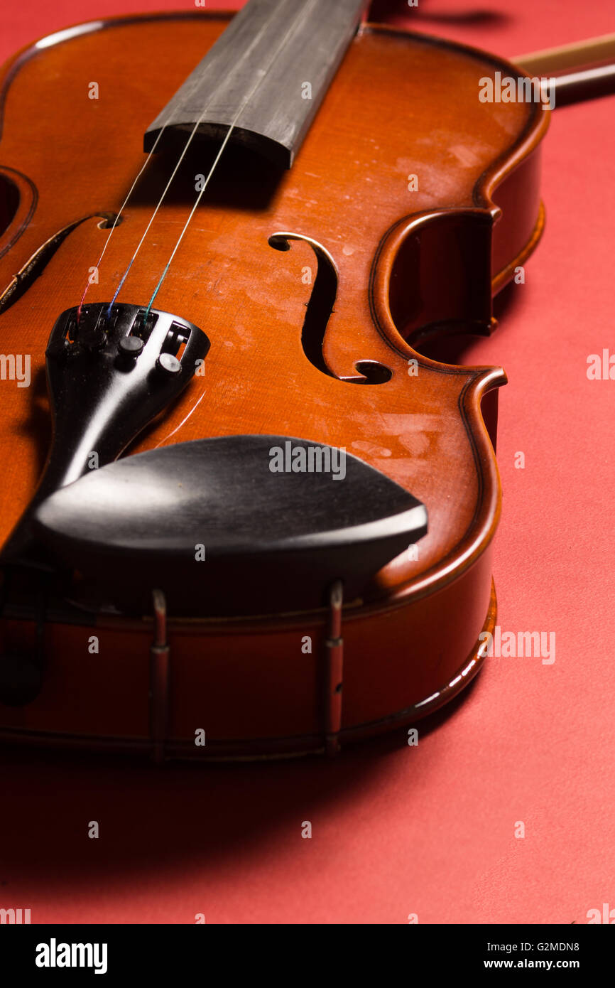 Old broken violin detailed shot Stock Photo - Alamy