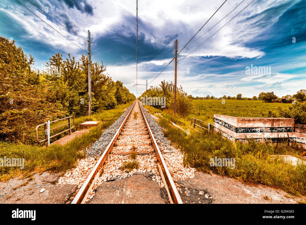 Railway through fields hi-res stock photography and images - Alamy