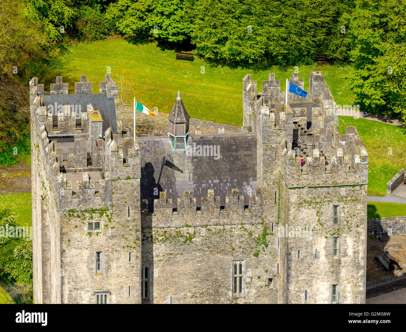 Bunratty castle aerial hi-res stock photography and images - Alamy