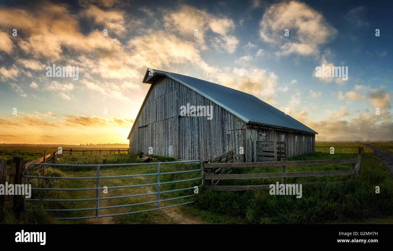 Rundown house and sunset hi-res stock photography and images - Alamy