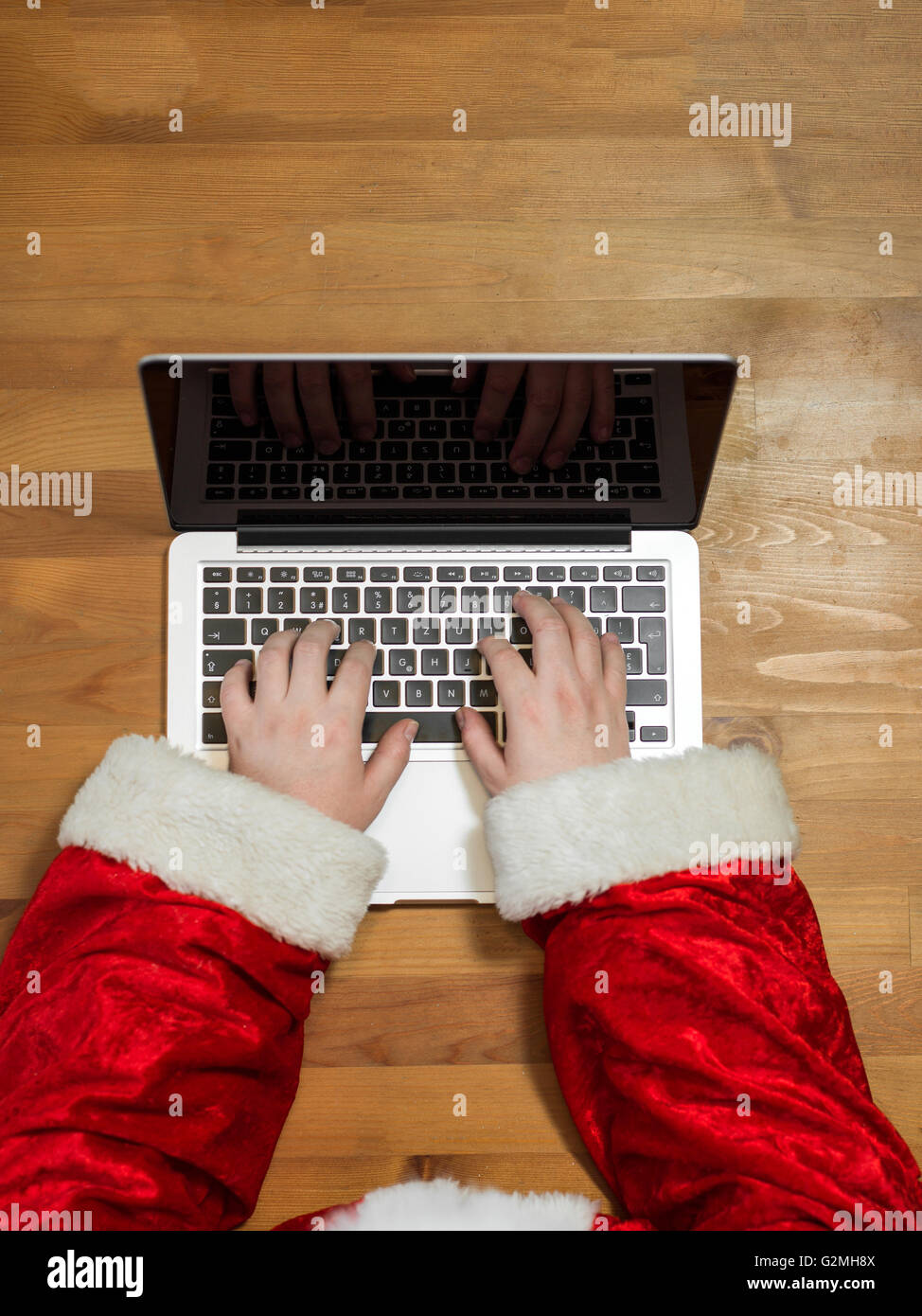 Santa Claus typing on an laptop Stock Photo - Alamy