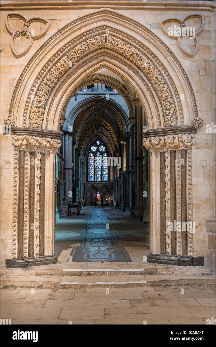 North aisle alongside the chancel, with the lady chapel at the far end ...