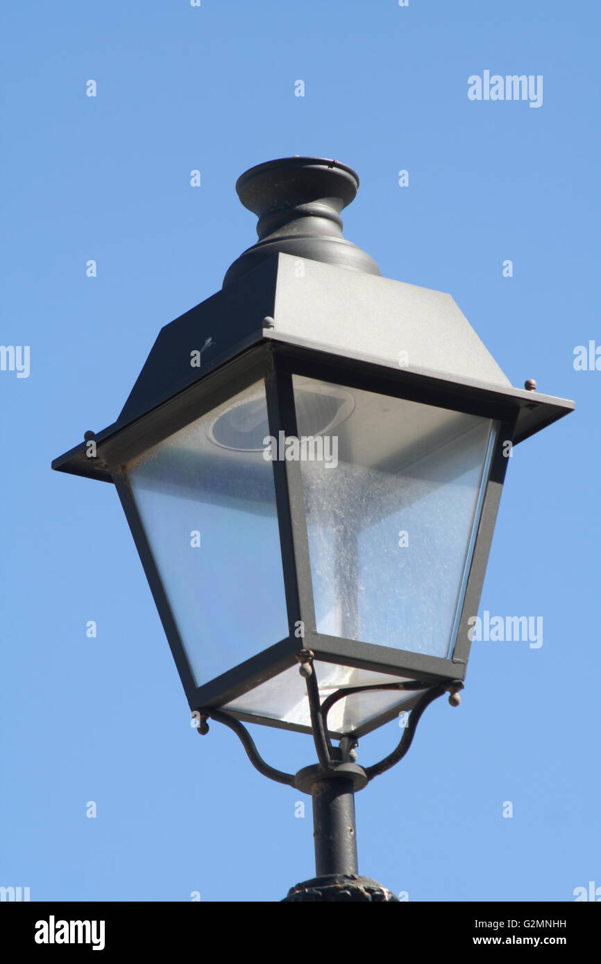 Tall lamp post hi-res stock photography and images - Alamy