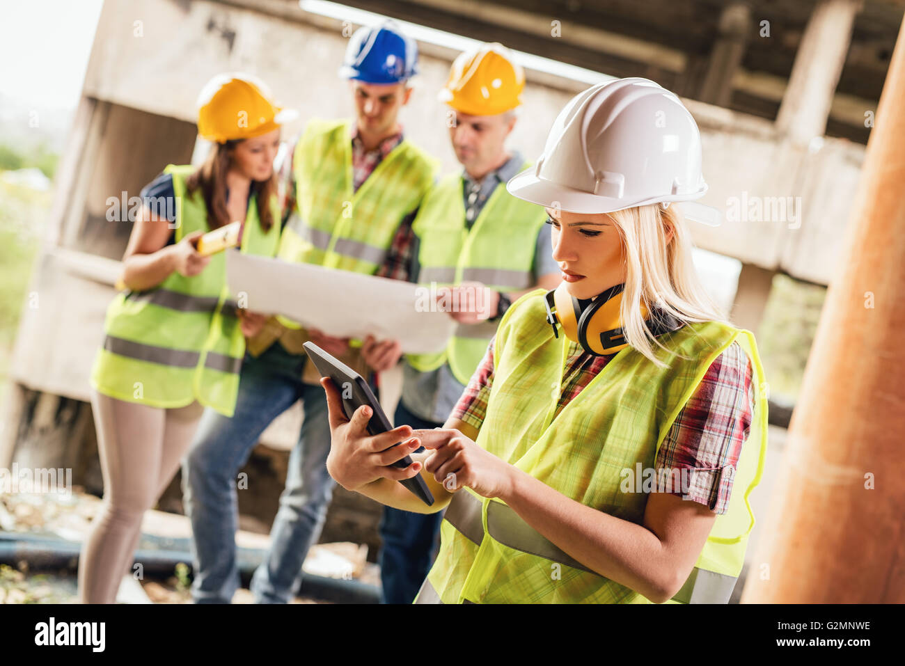 Female construction worker electrician hi-res stock photography and images - Alamy