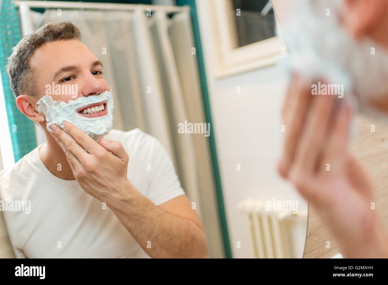 Shaving mirror hi-res stock photography and images - Alamy