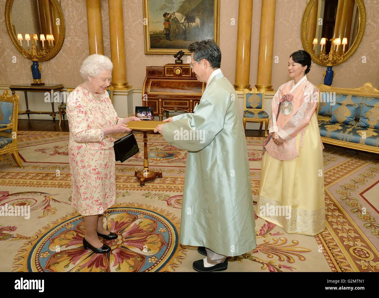 Mr joonkook hwang hi-res stock photography and images - Alamy