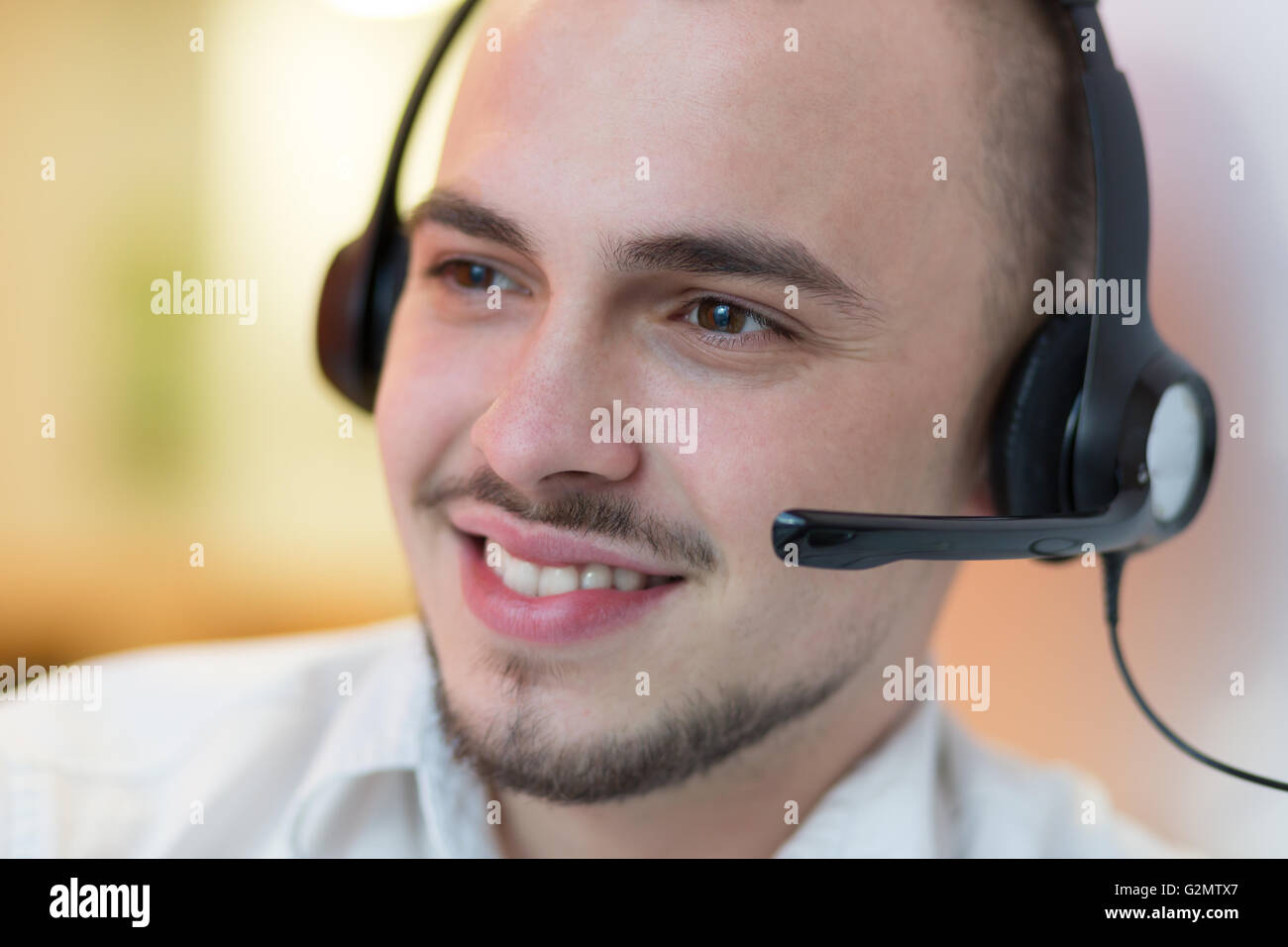 Young call center agent speaking with costumer Stock Photo - Alamy