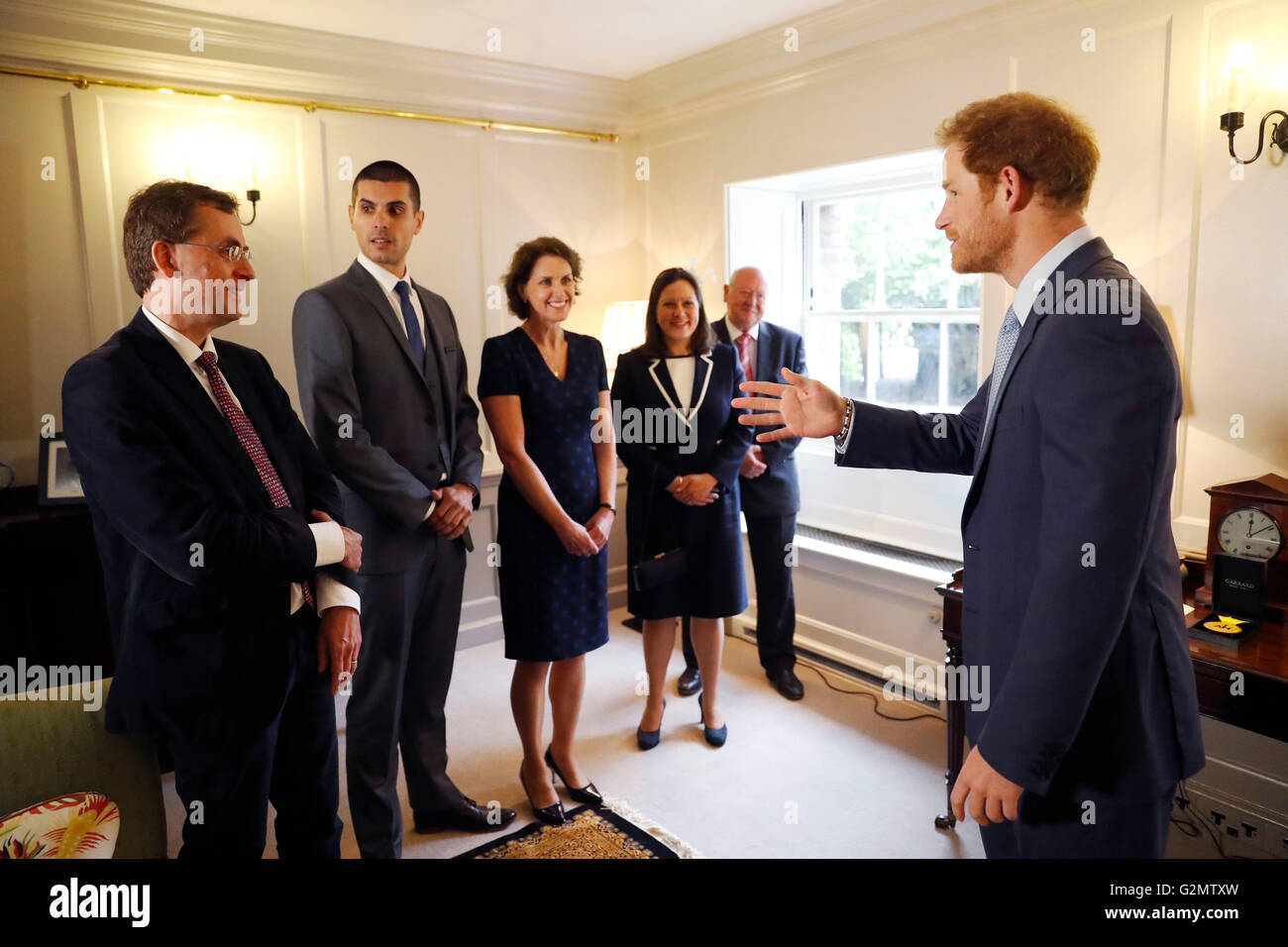 John bowden speaks hi-res stock photography and images - Alamy