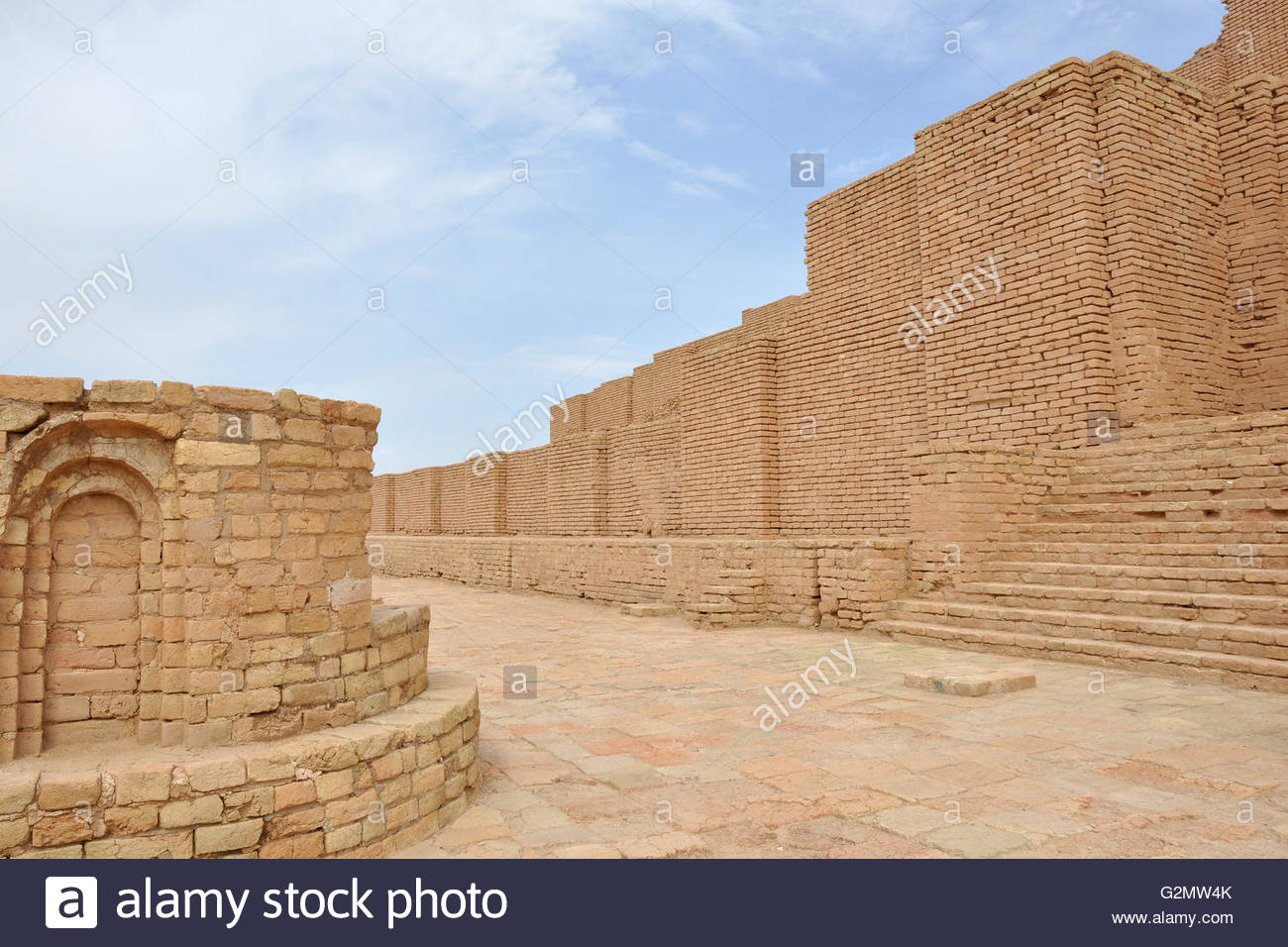 Ziggurat Asia High Resolution Stock Photography and Images - Alamy