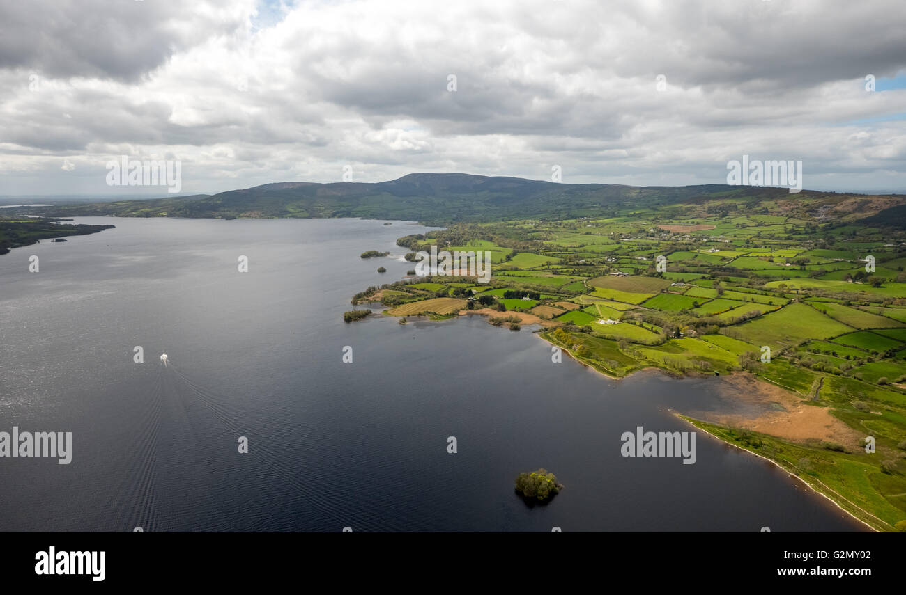 Headland peninsula Ogonnelloe, Lakelands, Lake Derg, Lough Derg on the ...