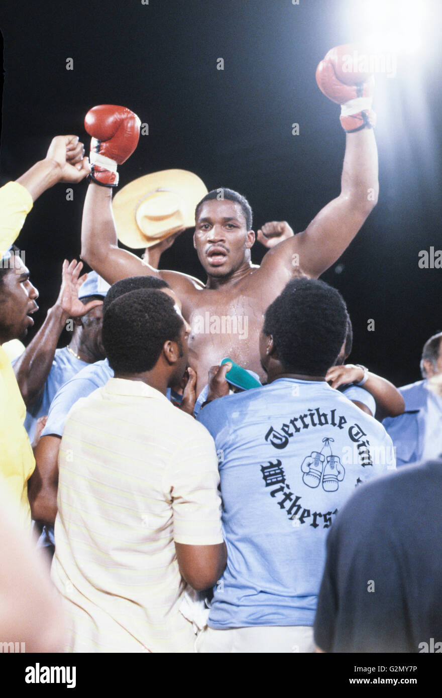 Larry holmes boxing hi-res stock photography and images - Alamy