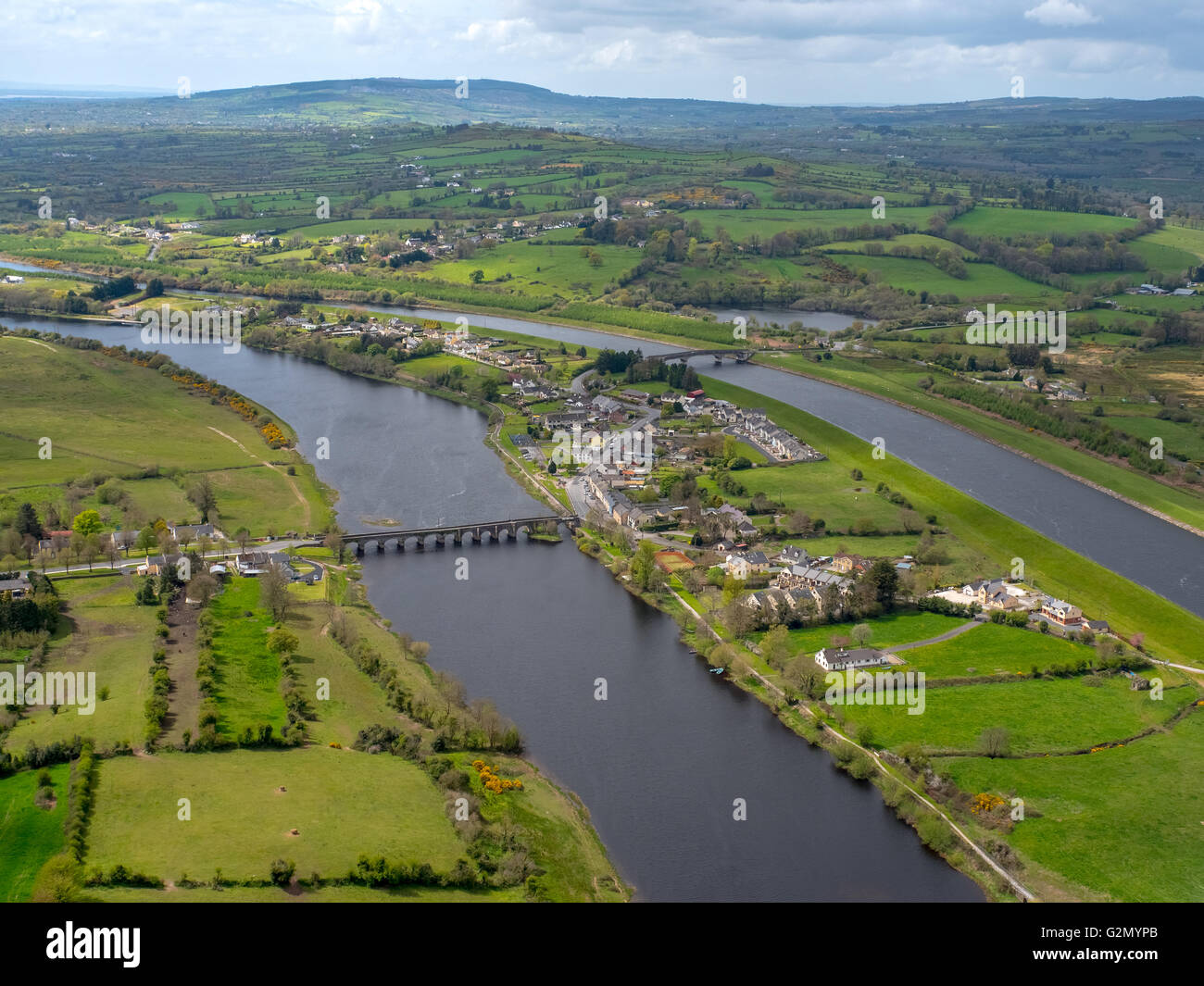 Aerial view, O'Briens bridge River Shannon, COUNTY CLARE, Tipperary ...
