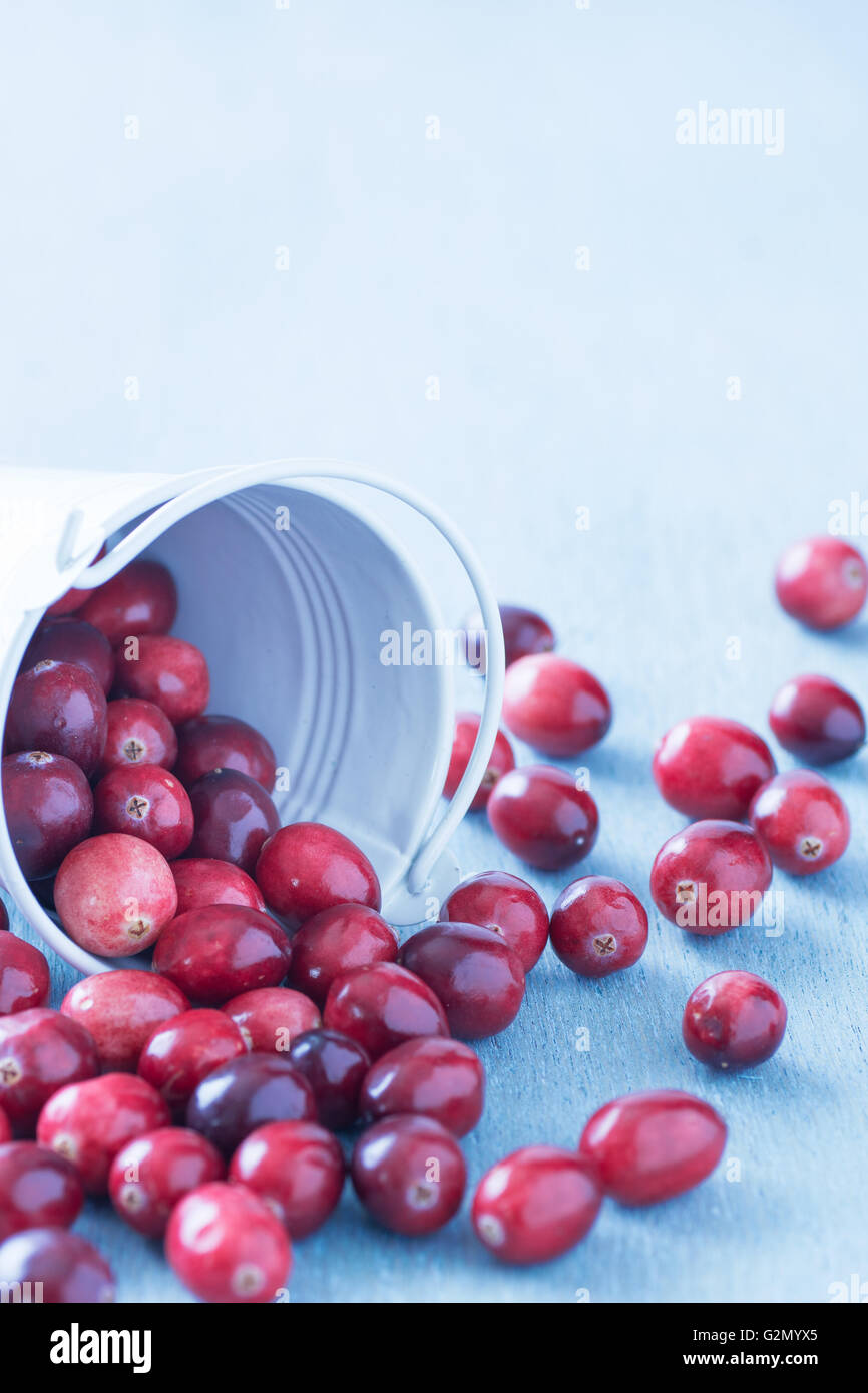 Blue over white hi-res stock photography and images - Alamy