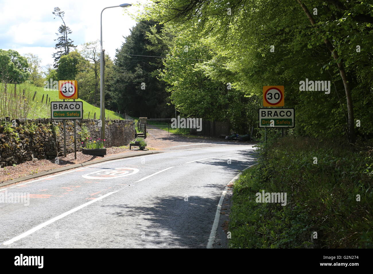 Braco drive safely sign Scotland May 2016 Stock Photo - Alamy