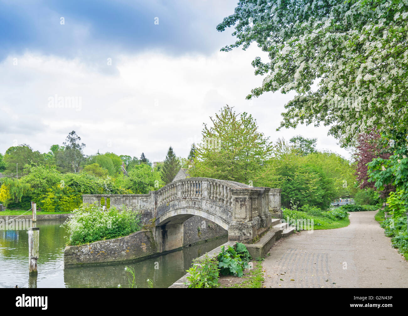 Weir bridge hi-res stock photography and images - Alamy