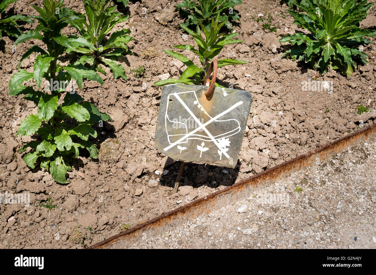 Garden warning caution hi-res stock photography and images - Alamy