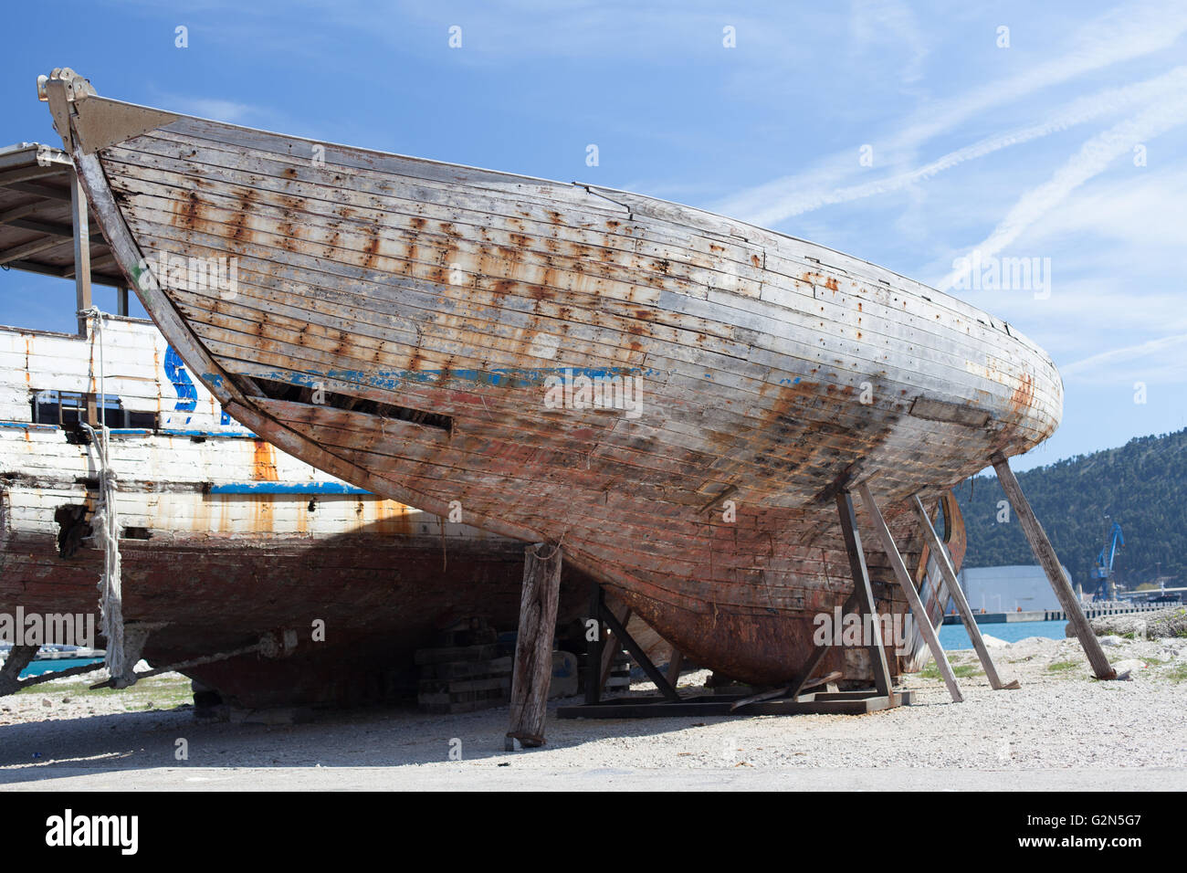 Remains of the old wooden ship Stock Photo - Alamy
