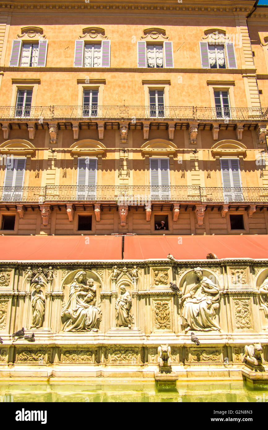 Building facade and water feature in "Il Campo", a medieval Piazza in ...