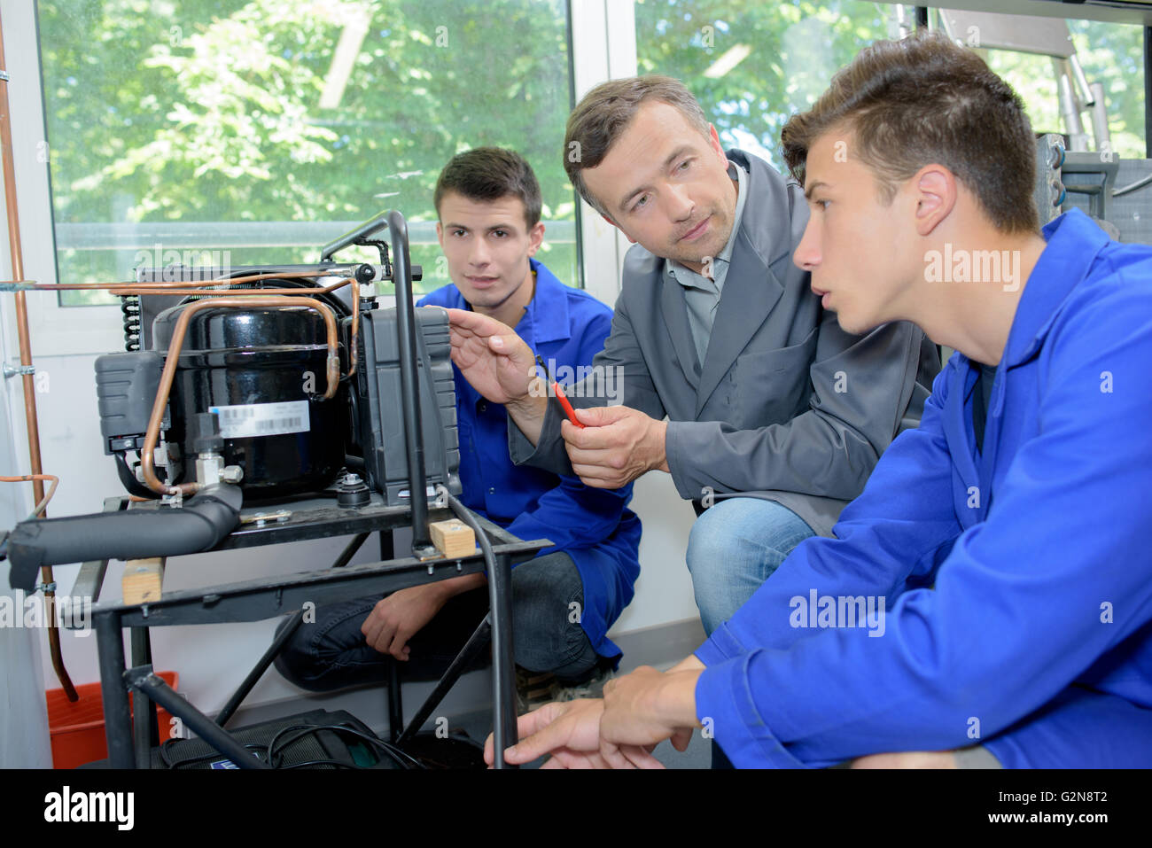 Middle class workers hi-res stock photography and images - Alamy