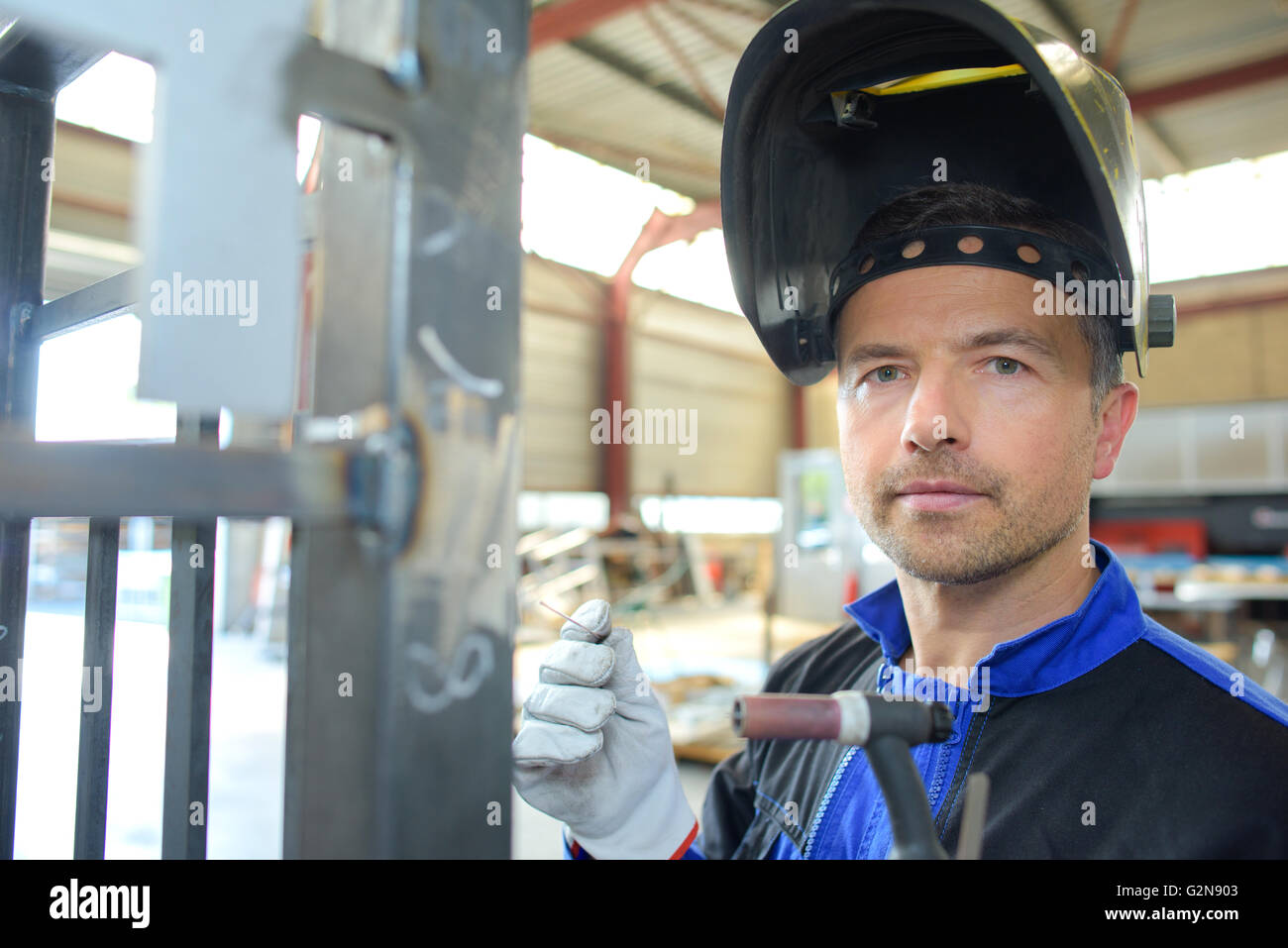Expert welder hi-res stock photography and images - Alamy