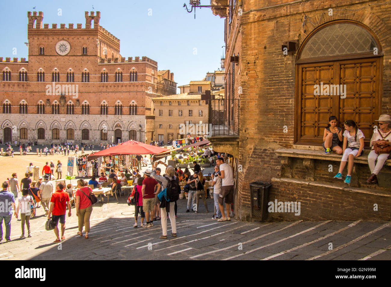 Palazzo Pubblico (Town Hall) left in "Il Campo", a medieval Piazza in ...