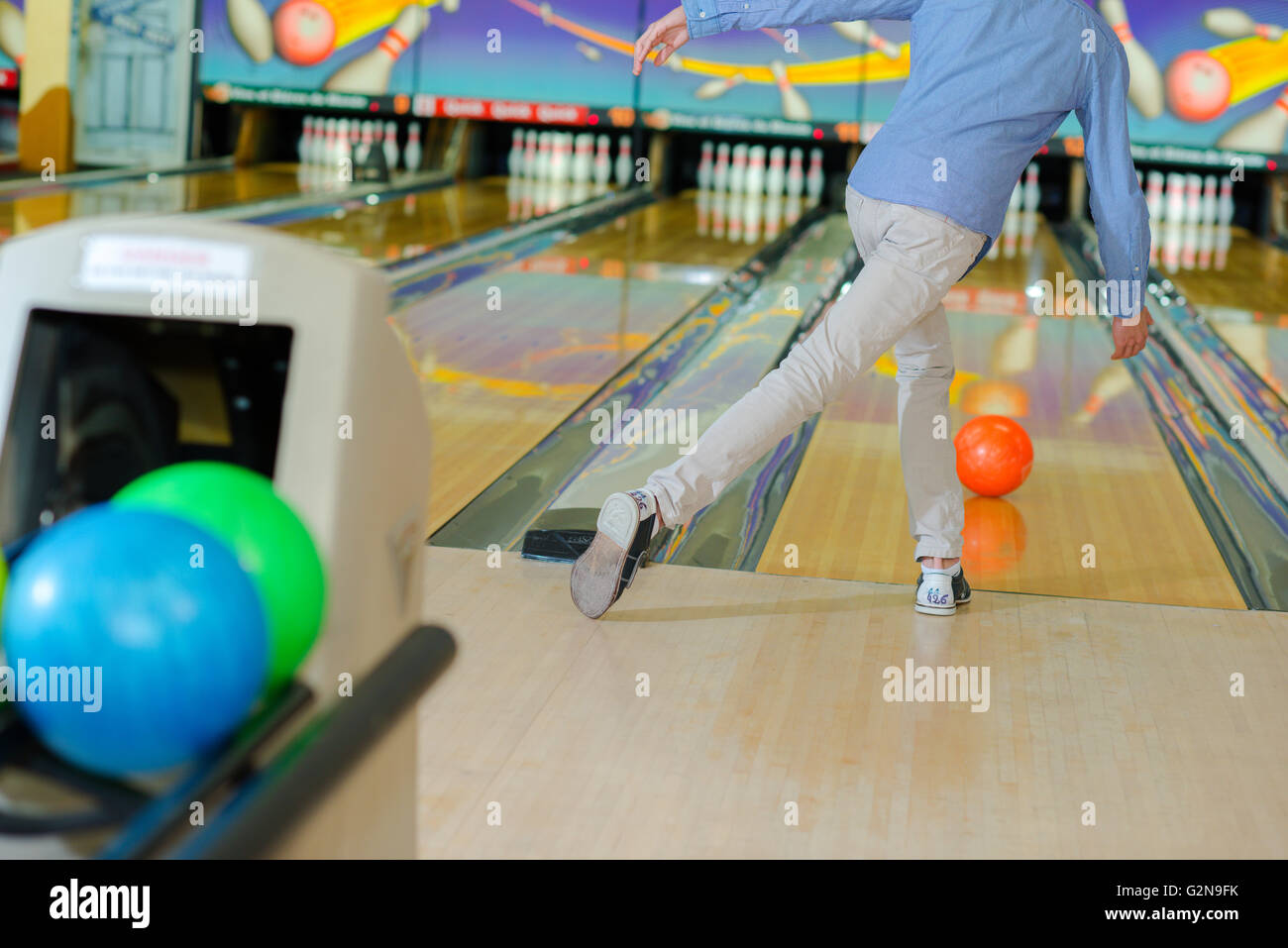 Man ten pin bowling Stock Photo - Alamy