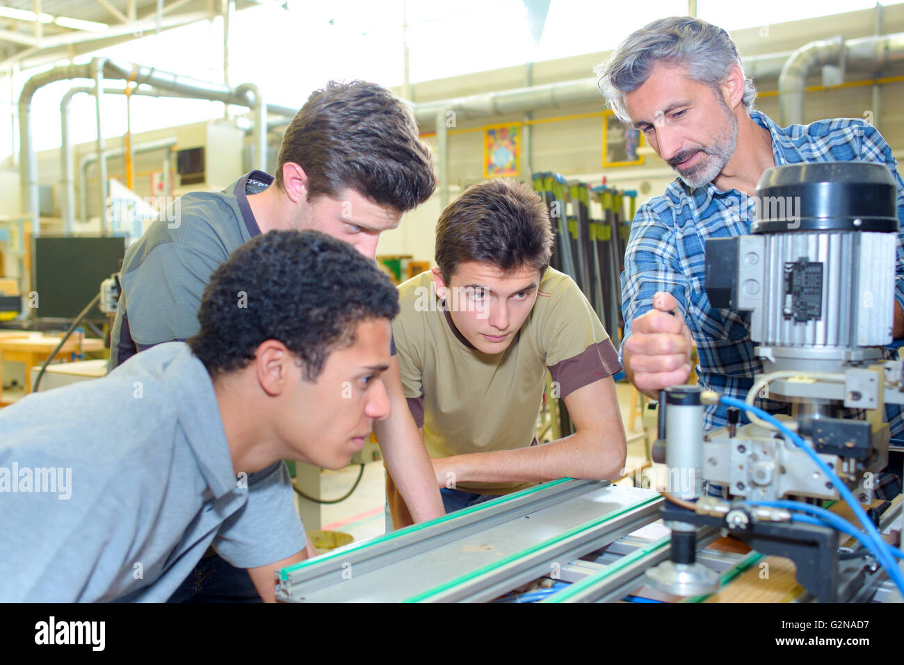 Mature group craft hi-res stock photography and images - Alamy