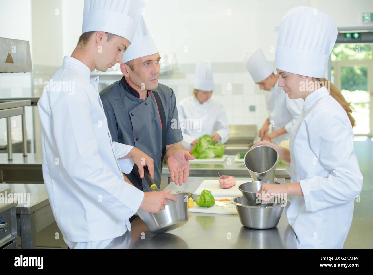Middle school cooking class hi-res stock photography and images - Alamy